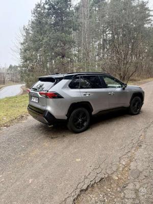 Grey Toyota RAV4 2020 in Vilnius, with an engine capacity of 2.49 L and mileage of 253 thousand km for 22200 €, photo 4 on AUTOMOTO.COM.LV