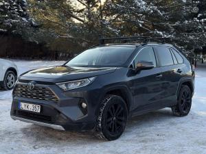 Grey Toyota RAV4 2020 in Rokiskis, with an engine capacity of 1.99 L and mileage of 48 thousand km for 14650 €, photo 2 on AUTOMOTO.COM.LV