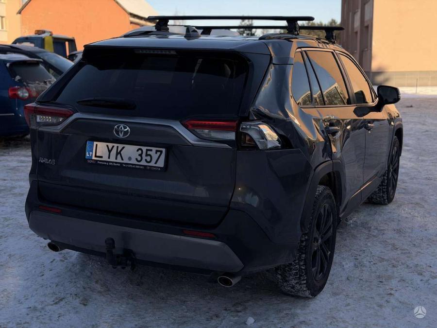 Grey Toyota RAV4 2020 in Rokiskis, with an engine capacity of 1.99 L and mileage of 48 thousand km for 14650 €, photo 6 on AUTOMOTO.COM.LV