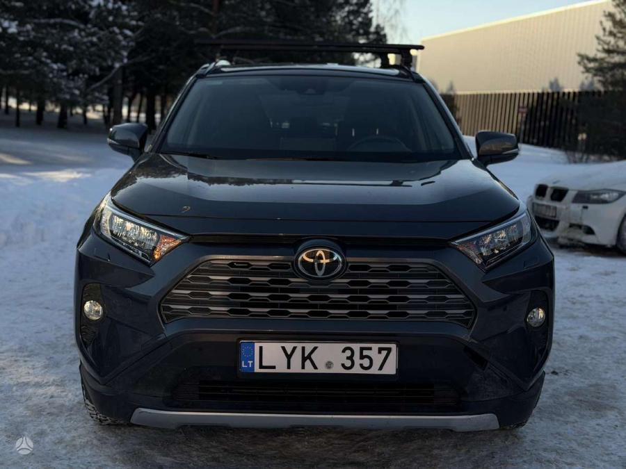 Grey Toyota RAV4 2020 in Rokiskis, with an engine capacity of 1.99 L and mileage of 48 thousand km for 14650 €, photo 11 on AUTOMOTO.COM.LV