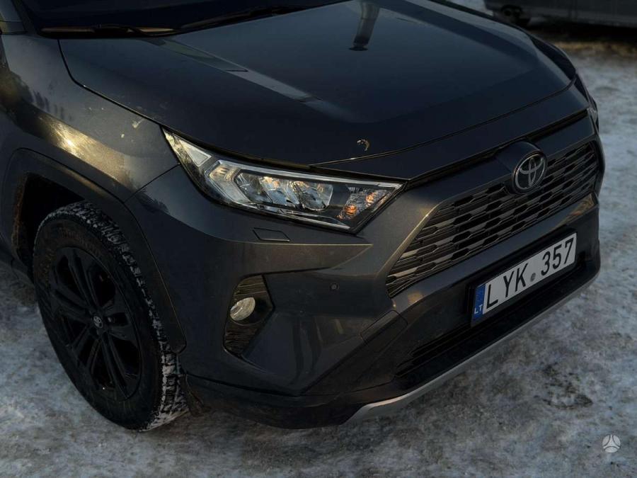 Grey Toyota RAV4 2020 in Rokiskis, with an engine capacity of 1.99 L and mileage of 48 thousand km for 14650 €, photo 13 on AUTOMOTO.COM.LV