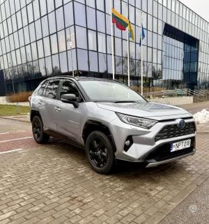 Grey Toyota RAV4 2020 in Vilnius, with an engine capacity of 2.49 L and mileage of 252 thousand km for 22000 €, photo 2 on AUTOMOTO.COM.LV