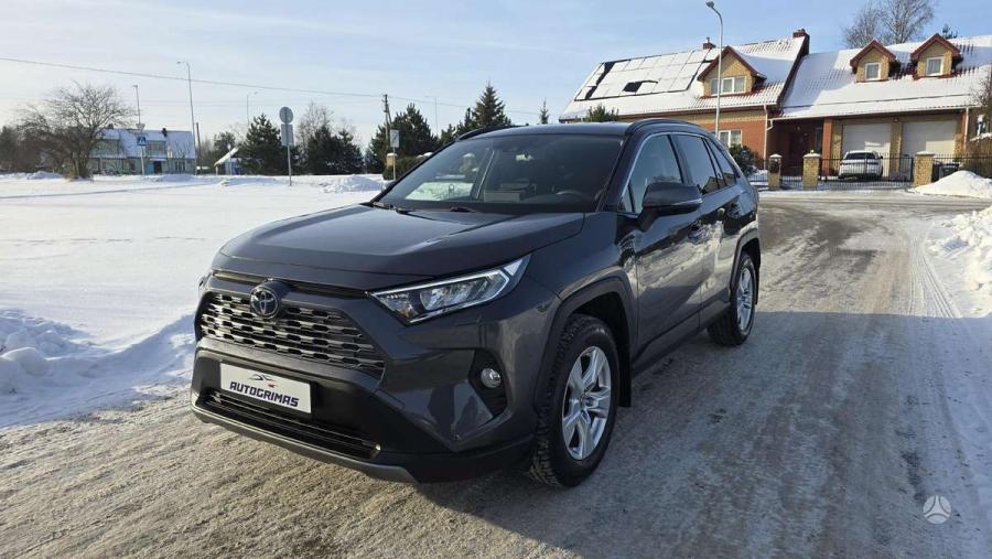 Pelēks Toyota RAV4 2020 Šauļi, ar dzinēja tilpumu 1.99 L un nobraukumu 121 tūkst. km par 20900 €, foto 1 vietnē AUTOMOTO.COM.LV