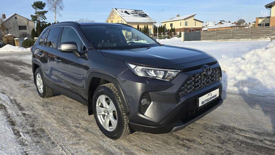 Pelēks Toyota RAV4 2020 Šauļi, ar dzinēja tilpumu 1.99 L un nobraukumu 121 tūkst. km par 20900 €, foto 4 vietnē AUTOMOTO.COM.LV