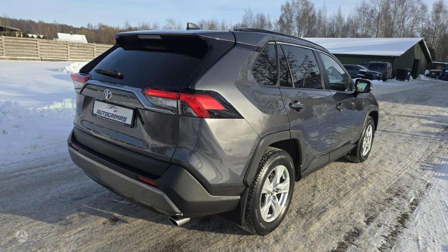 Pelēks Toyota RAV4 2020 Šauļi, ar dzinēja tilpumu 1.99 L un nobraukumu 121 tūkst. km par 20900 €, foto 6 vietnē AUTOMOTO.COM.LV