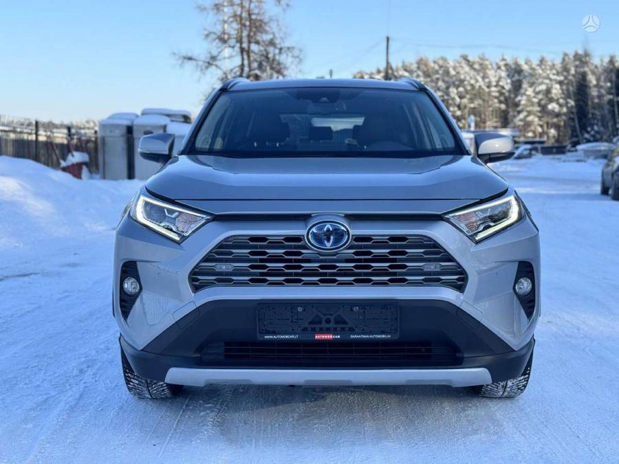 Pelēks Toyota RAV4 2020 Viļņa, ar dzinēja tilpumu 2.49 L un nobraukumu 86 tūkst. km par 25500 €, foto 2 vietnē AUTOMOTO.COM.LV