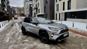 Grey Toyota RAV4 2020 in Vilnius, with an engine capacity of 2.49 L and mileage of 165 thousand km for 25999 €, photo  on AUTOMOTO.COM.LV