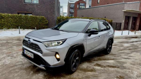 Pelēks Toyota RAV4 2020 Viļņa, ar dzinēja tilpumu 2.49 L un nobraukumu 165 tūkst. km par 25999 €, foto 2 vietnē AUTOMOTO.COM.LV