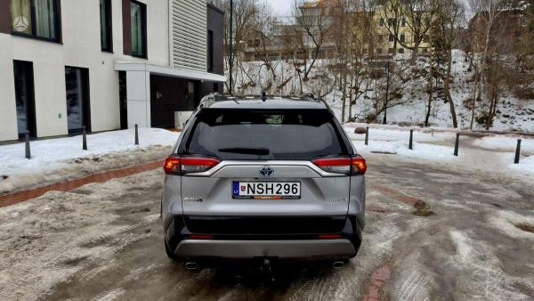 Pelēks Toyota RAV4 2020 Viļņa, ar dzinēja tilpumu 2.49 L un nobraukumu 165 tūkst. km par 25999 €, foto 6 vietnē AUTOMOTO.COM.LV