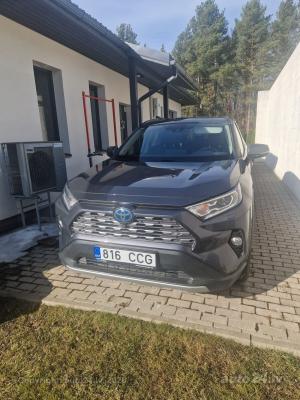 Pelēks Toyota RAV4 2020 Tallina, ar dzinēja tilpumu 2.50 L un nobraukumu 91 tūkst. km par 33300 €, foto  vietnē AUTOMOTO.COM.LV