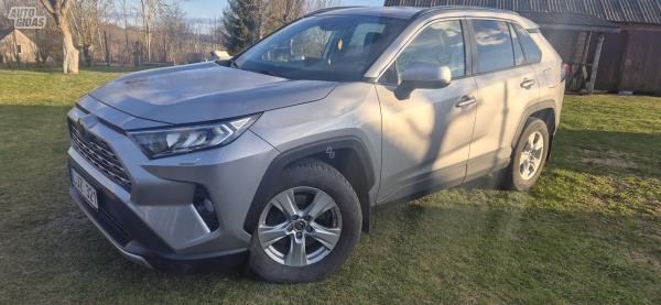 Grey Toyota RAV4 2020 in Vilnius, with an engine capacity of 2.00 L and mileage of 132 thousand km for 22300 €, photo 1 on AUTOMOTO.COM.LV