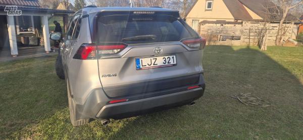 Grey Toyota RAV4 2020 in Vilnius, with an engine capacity of 2.00 L and mileage of 132 thousand km for 22300 €, photo 2 on AUTOMOTO.COM.LV