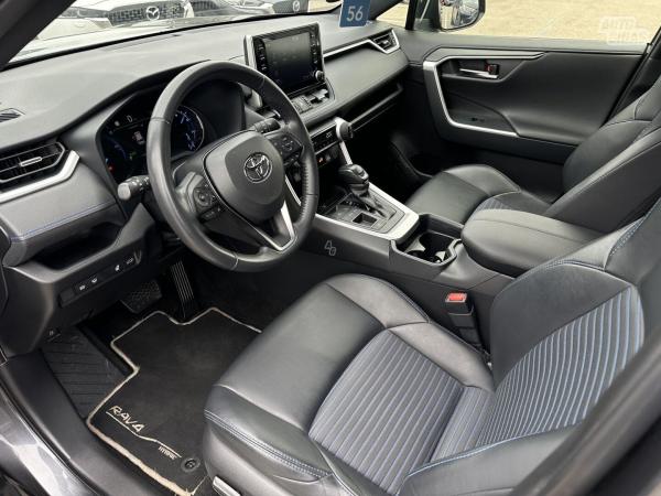 Grey Toyota RAV4 2020 in Kaunas, with an engine capacity of 2.50 L and mileage of 110 thousand km for 27771 €, photo 9 on AUTOMOTO.COM.LV