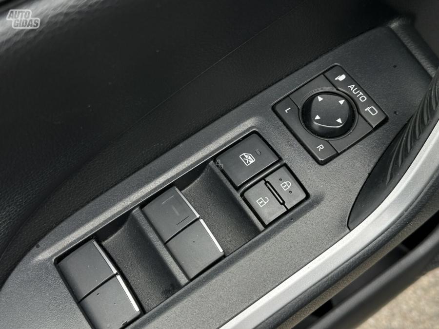 Pelēks Toyota RAV4 2020 Kauņa, ar dzinēja tilpumu 2.50 L un nobraukumu 110 tūkst. km par 27771 €, foto 23 vietnē AUTOMOTO.COM.LV