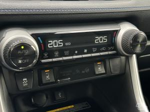 Pelēks Toyota RAV4 2020 Kauņa, ar dzinēja tilpumu 2.50 L un nobraukumu 110 tūkst. km par 27771 €, foto 27 vietnē AUTOMOTO.COM.LV