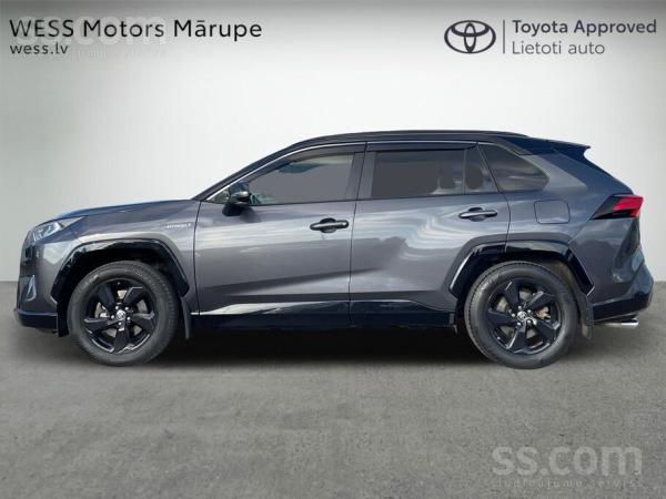 Grey Toyota RAV4 2020 in Riga, with an engine capacity of 2.50 L and mileage of 125 thousand km for 26590 €, photo 3 on AUTOMOTO.COM.LV