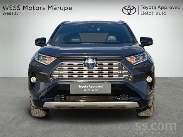 Grey Toyota RAV4 2020 in Riga, with an engine capacity of 2.50 L and mileage of 125 thousand km for 26590 €, photo 5 on AUTOMOTO.COM.LV