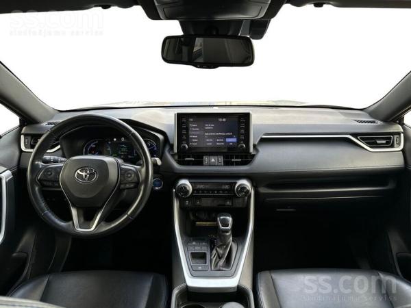 Grey Toyota RAV4 2020 in Riga, with an engine capacity of 2.50 L and mileage of 125 thousand km for 26590 €, photo 7 on AUTOMOTO.COM.LV