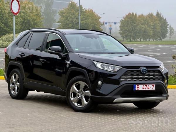 Toyota RAV4 2020 Rīga vietnē Pelēks Toyota RAV4 2020 Rīga, ar dzinēja tilpumu 2.50 L un nobraukumu 180 tūkst. km par 23470 €, foto 1 vietnē AUTOMOTO.COM.LV