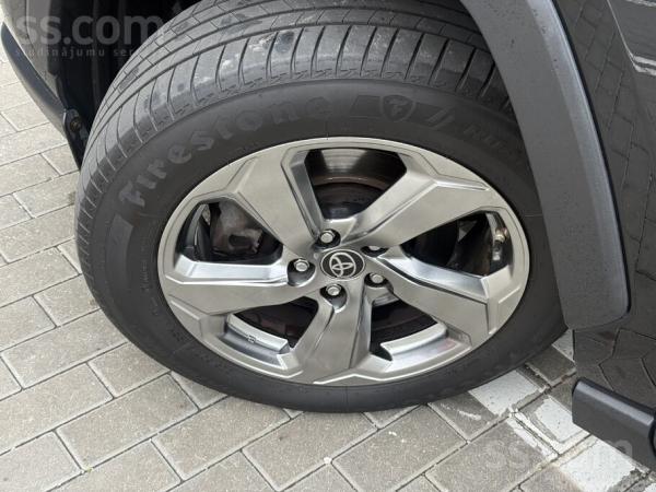 Toyota RAV4 2020 Rīga vietnē Pelēks Toyota RAV4 2020 Rīga, ar dzinēja tilpumu 2.50 L un nobraukumu 180 tūkst. km par 23470 €, foto 9 vietnē AUTOMOTO.COM.LV