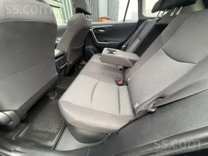 Pelēks Toyota RAV4 2020 Rīga, ar dzinēja tilpumu 2.50 L un nobraukumu 180 tūkst. km par 23470 €, foto 17 vietnē AUTOMOTO.COM.LV