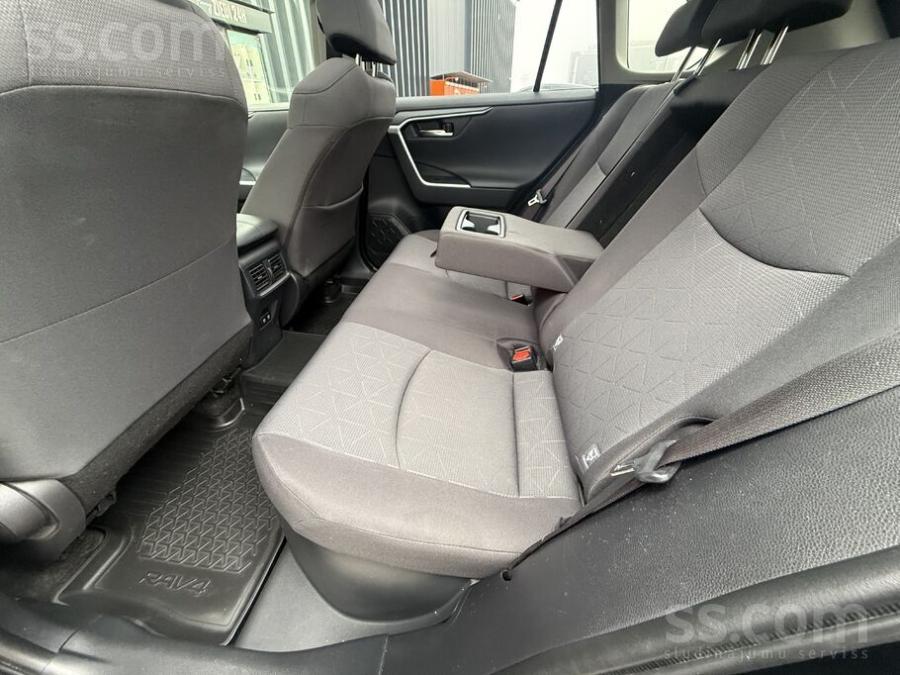 Pelēks Toyota RAV4 2020 Rīga, ar dzinēja tilpumu 2.50 L un nobraukumu 180 tūkst. km par 23470 €, foto 17 vietnē AUTOMOTO.COM.LV