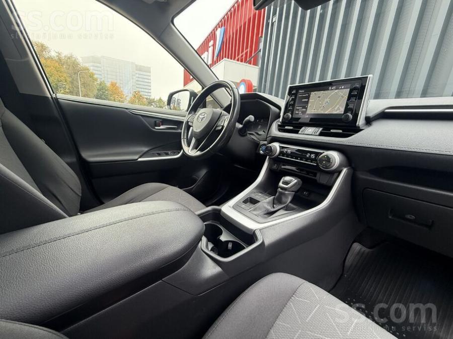 Pelēks Toyota RAV4 2020 Rīga, ar dzinēja tilpumu 2.50 L un nobraukumu 180 tūkst. km par 23470 €, foto 22 vietnē AUTOMOTO.COM.LV