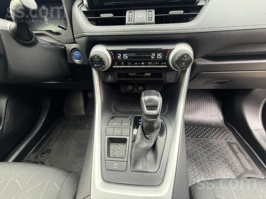 Pelēks Toyota RAV4 2020 Rīga, ar dzinēja tilpumu 2.50 L un nobraukumu 180 tūkst. km par 23470 €, foto 23 vietnē AUTOMOTO.COM.LV