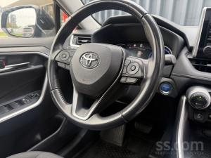 Pelēks Toyota RAV4 2020 Rīga, ar dzinēja tilpumu 2.50 L un nobraukumu 180 tūkst. km par 23470 €, foto 24 vietnē AUTOMOTO.COM.LV