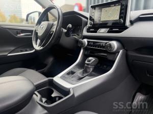 Pelēks Toyota RAV4 2020 Rīga, ar dzinēja tilpumu 2.50 L un nobraukumu 180 tūkst. km par 23470 €, foto 26 vietnē AUTOMOTO.COM.LV