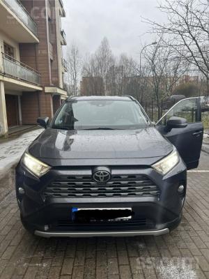 Pelēks Toyota RAV4 2020 Rīga, ar dzinēja tilpumu 2.00 L un nobraukumu 66 tūkst. km par 23500 €, foto  vietnē AUTOMOTO.COM.LV