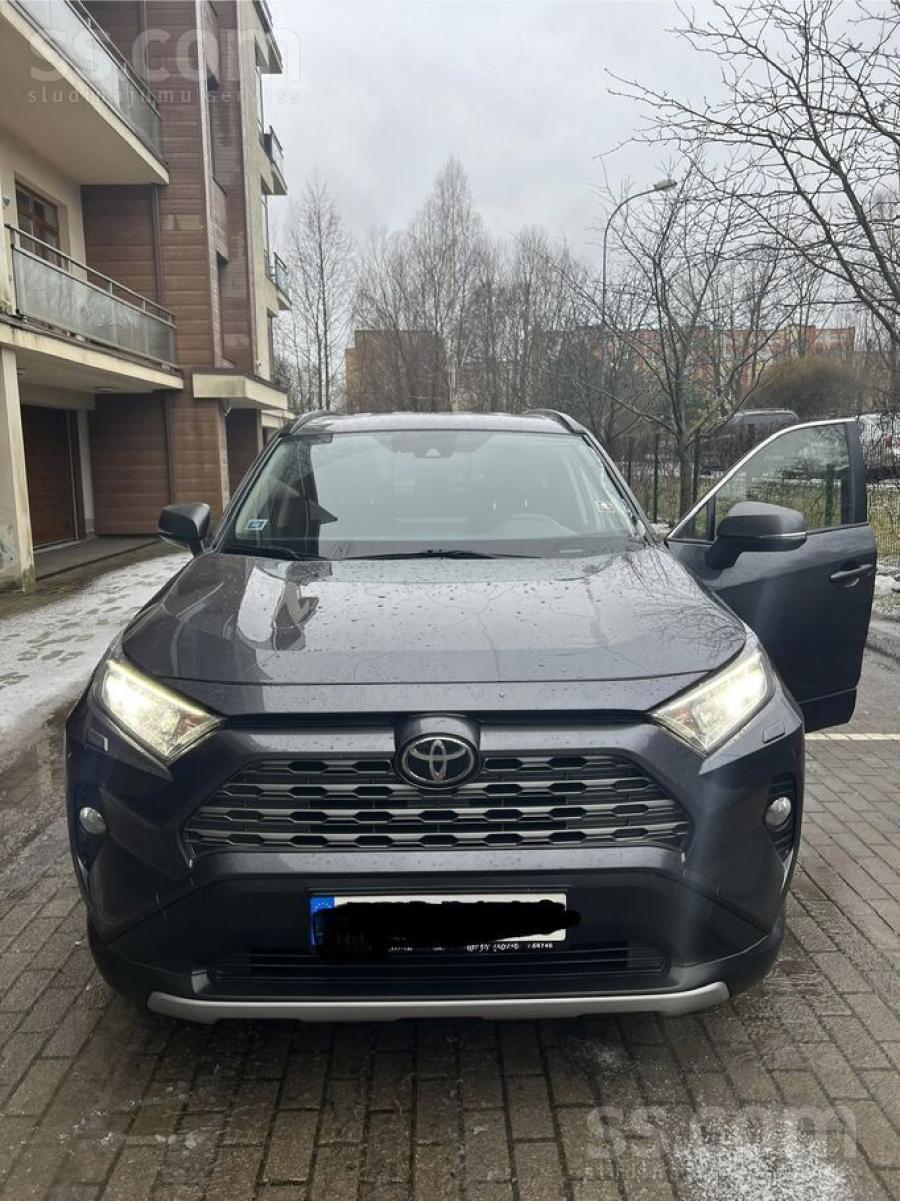 Pelēks Toyota RAV4 2020 Rīga, ar dzinēja tilpumu 2.00 L un nobraukumu 66 tūkst. km par 23500 €, foto 1 vietnē AUTOMOTO.COM.LV