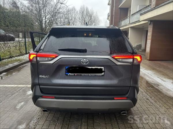 Pelēks Toyota RAV4 2020 Rīga, ar dzinēja tilpumu 2.00 L un nobraukumu 66 tūkst. km par 23500 €, foto 2 vietnē AUTOMOTO.COM.LV