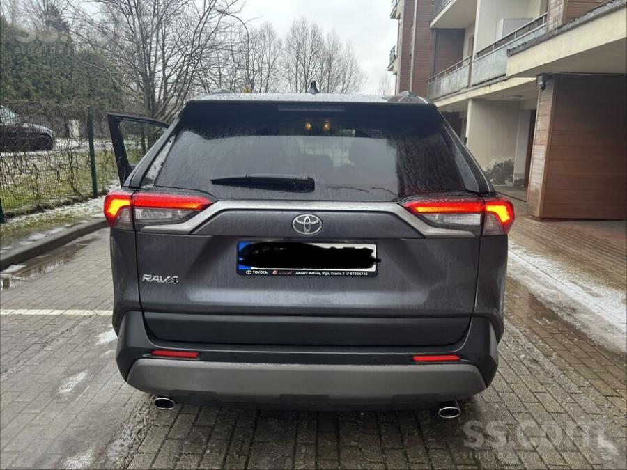 Pelēks Toyota RAV4 2020 Rīga, ar dzinēja tilpumu 2.00 L un nobraukumu 66 tūkst. km par 23500 €, foto 3 vietnē AUTOMOTO.COM.LV