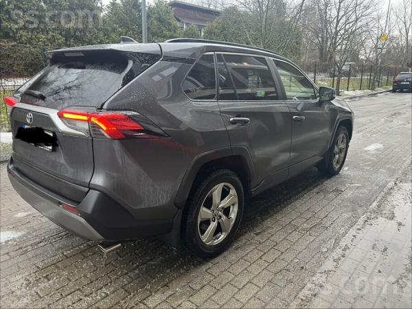Pelēks Toyota RAV4 2020 Rīga, ar dzinēja tilpumu 2.00 L un nobraukumu 66 tūkst. km par 23500 €, foto 3 vietnē AUTOMOTO.COM.LV