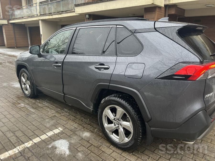 Pelēks Toyota RAV4 2020 Rīga, ar dzinēja tilpumu 2.00 L un nobraukumu 66 tūkst. km par 23500 €, foto 5 vietnē AUTOMOTO.COM.LV