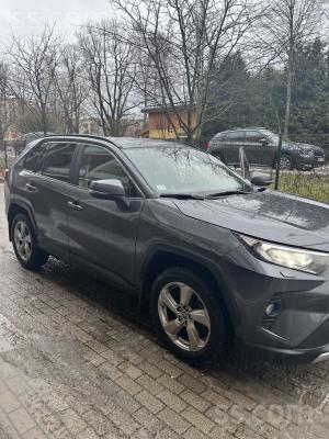Pelēks Toyota RAV4 2020 Rīga, ar dzinēja tilpumu 2.00 L un nobraukumu 66 tūkst. km par 23500 €, foto 6 vietnē AUTOMOTO.COM.LV