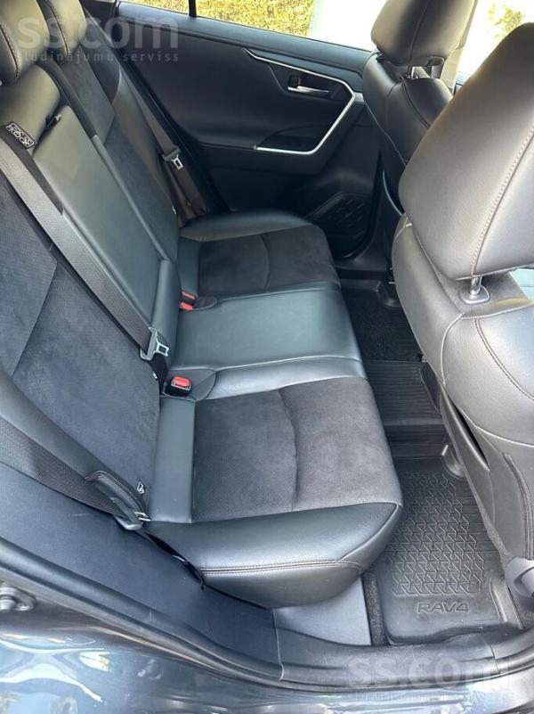 Pelēks Toyota RAV4 2020 Rīga, ar dzinēja tilpumu 2.00 L un nobraukumu 66 tūkst. km par 23500 €, foto 8 vietnē AUTOMOTO.COM.LV