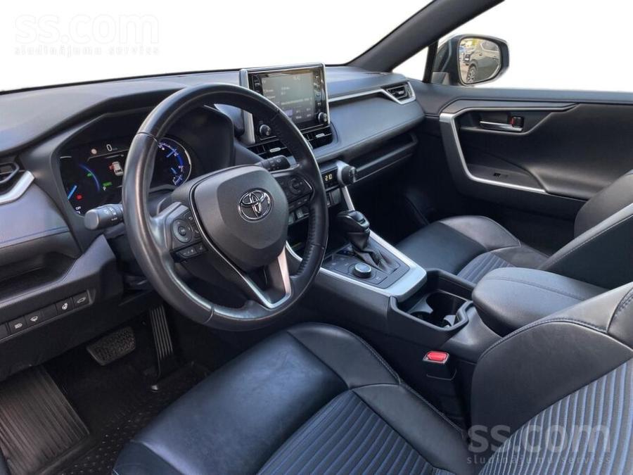 Pelēks Toyota RAV4 2020 Rīga, ar dzinēja tilpumu 2.50 L un nobraukumu 63 tūkst. km par 29990 €, foto 12 vietnē AUTOMOTO.COM.LV