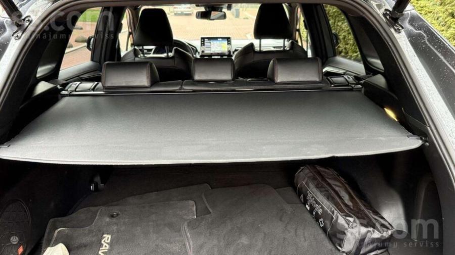 Grey Toyota RAV4 2020 in Vilnius, with an engine capacity of 2.50 L and mileage of 105 thousand km for 31000 €, photo 3 on AUTOMOTO.COM.LV