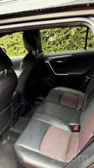 Grey Toyota RAV4 2020 in Vilnius, with an engine capacity of 2.50 L and mileage of 105 thousand km for 31000 €, photo 8 on AUTOMOTO.COM.LV