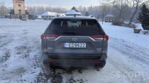 Grey Toyota RAV4 2020 in Vilnius, with an engine capacity of 2.50 L and mileage of 105 thousand km for 31000 €, photo 11 on AUTOMOTO.COM.LV