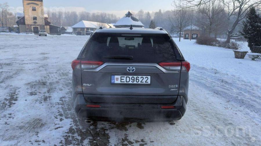Grey Toyota RAV4 2020 in Vilnius, with an engine capacity of 2.50 L and mileage of 105 thousand km for 31000 €, photo 11 on AUTOMOTO.COM.LV