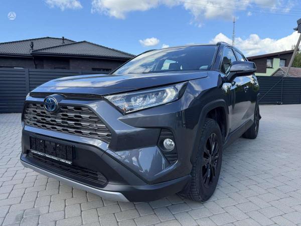Grey Toyota RAV4 2020 in Telschi, with an engine capacity of 2.49 L and mileage of 61 thousand km for 17750 €, photo 2 on AUTOMOTO.COM.LV