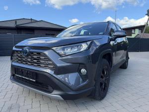 Grey Toyota RAV4 2020 in Telschi, with an engine capacity of 2.49 L and mileage of 61 thousand km for 17750 €, photo 3 on AUTOMOTO.COM.LV