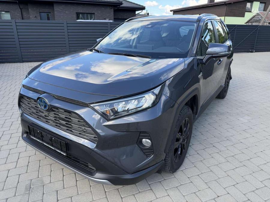 Grey Toyota RAV4 2020 in Telschi, with an engine capacity of 2.49 L and mileage of 61 thousand km for 17750 €, photo 7 on AUTOMOTO.COM.LV