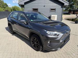 Grey Toyota RAV4 2020 in Telschi, with an engine capacity of 2.49 L and mileage of 61 thousand km for 17750 €, photo 14 on AUTOMOTO.COM.LV