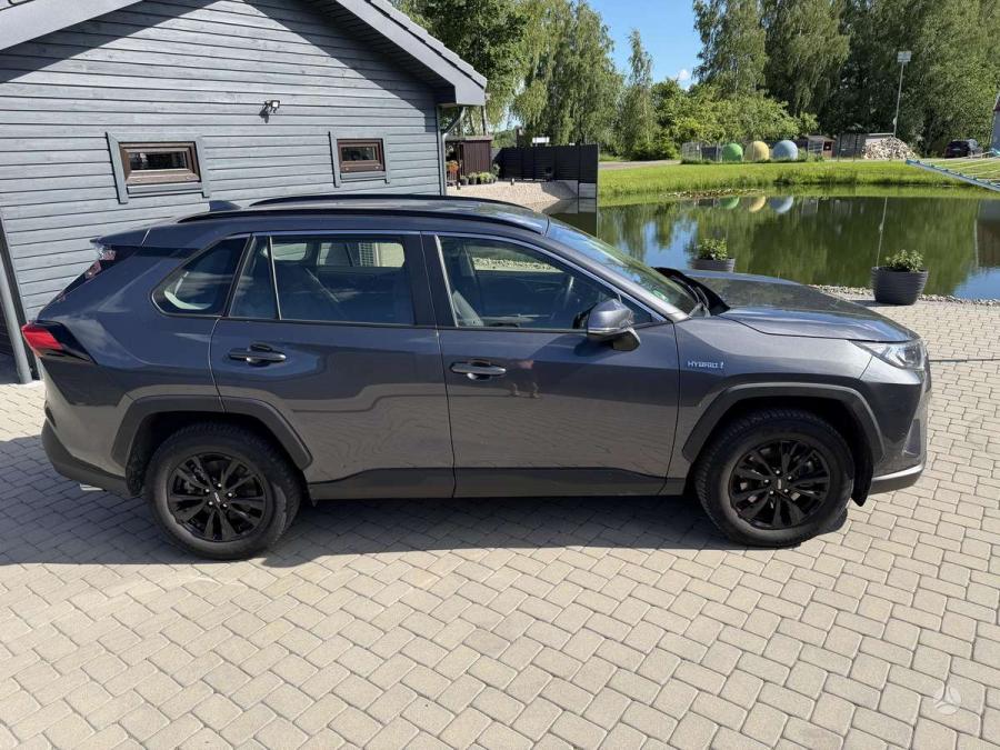 Grey Toyota RAV4 2020 in Telschi, with an engine capacity of 2.49 L and mileage of 61 thousand km for 17750 €, photo 16 on AUTOMOTO.COM.LV