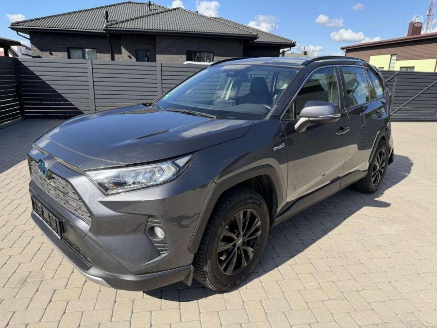 Grey Toyota RAV4 2020 in Telschi, with an engine capacity of 2.49 L and mileage of 61 thousand km for 17750 €, photo 21 on AUTOMOTO.COM.LV
