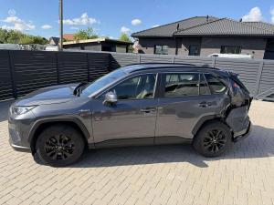 Grey Toyota RAV4 2020 in Telschi, with an engine capacity of 2.49 L and mileage of 61 thousand km for 17750 €, photo 22 on AUTOMOTO.COM.LV